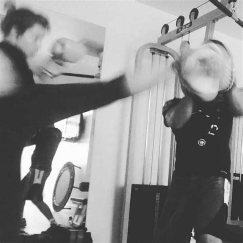 Ego Fernanda Souza Arrasa Nos Chutes E Socos Durante Aula De Luta