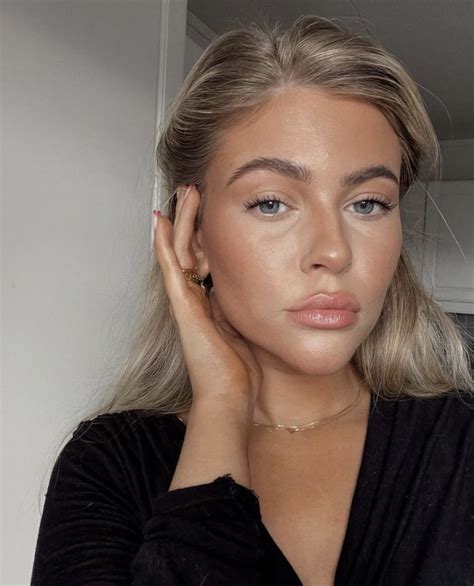 Pin Tillagd Av Camila Hornet På Makeup Styles I 2024