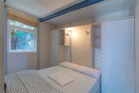 Bungalows Au Camping Bon Sol à 100m De La Plage