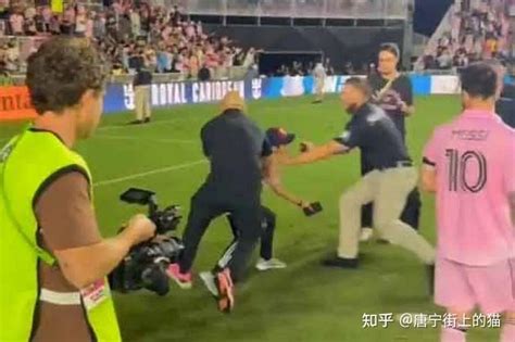 梅西的保镖不简单，彪悍的外表下有颗柔软的心，粉丝对其大加赞赏 知乎