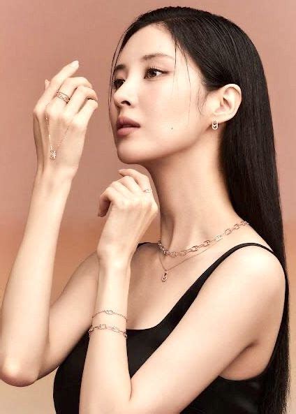 Pin Oleh Chai Di Seo Hyun 서현 Seojuhyun S Model Pose