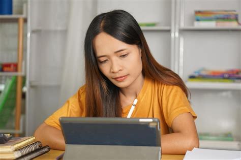 Premium Photo Asian Woman At Home Work Through Computer