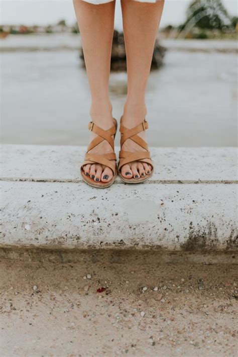 11 Female Superstitions About Right Foot Itching Updated