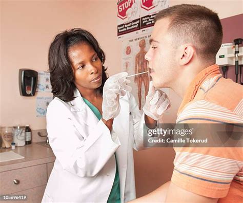 Teen Boy Physical Exam Stockfotos En Beelden Getty Images