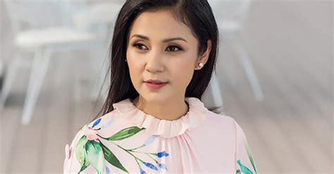 Người đẹp Tây Đô Việt Trinh đeo Nhẫn Cưới ở Tuổi 51 Danh Tính Người đàn ông Của Cô ấy Là Ai