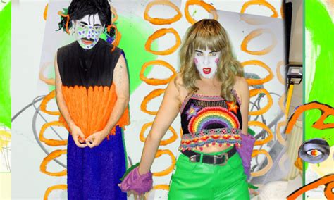 « Hot Glue Plongée Dans Le Bric à Brac De Brik Tu Tok Gonzaï