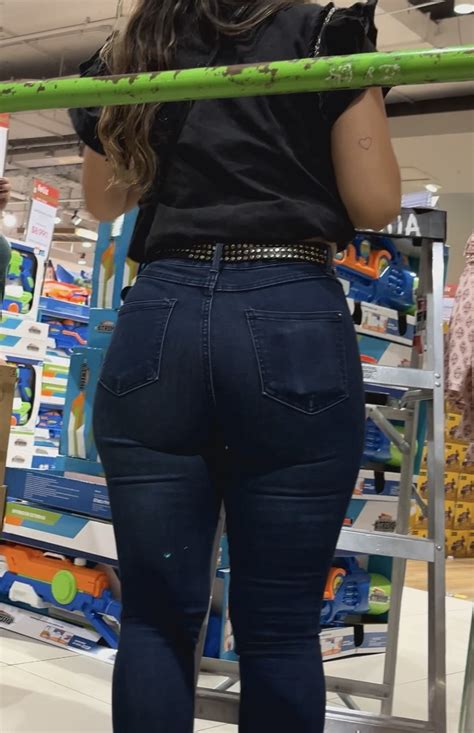 Beautyfull Milf With Perfect Ass🤤 Tight Jeans Forum