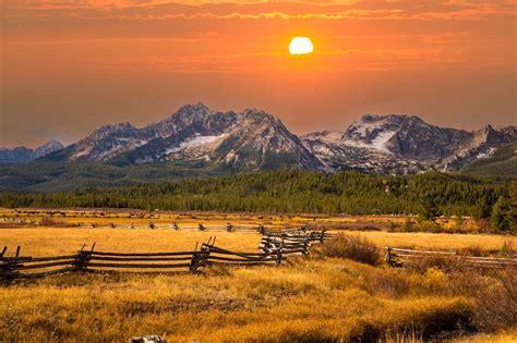 The Best Fall Activities For Couples In Stanley Idaho Redfish