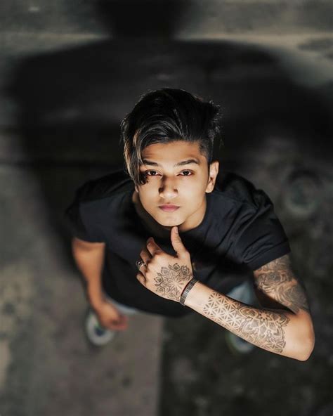 Pin By Davis Criollo On Tattoo Couples Hidden Face Pics Best Poses