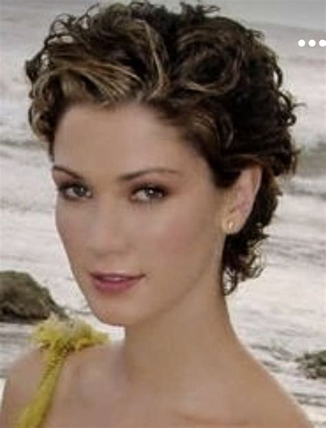 These Short Haircuts For Older Women Flatter At Any Age Artofit