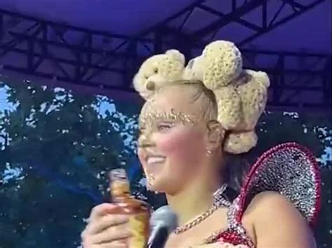 Drinks Fireball During Her Performance At A Nyc Event In Central Park Tap The Link In Our Bio