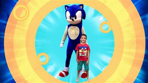 Brincando Com Personagem Vivo Do Sonic Youtube