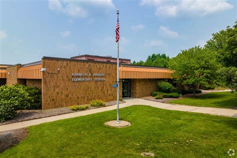 Kenneth E Neubert Elementary School In Algonquin Il