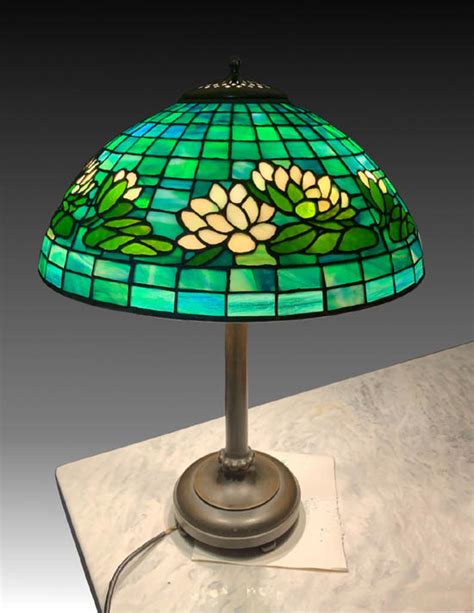 Bigelow And Kennard Lily Table Lamp