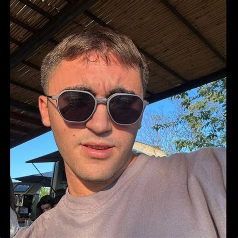 Αλέξανδρος Papach • Threads Say More