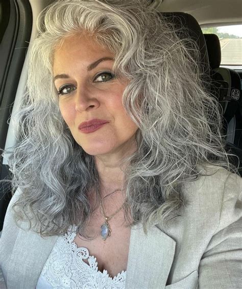 Pin By Honey On Older Beauties Long Silver Hair Gray Hair Beauty