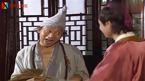 济公：济公坐在路上睡觉，见到清官大老爷，哭着说自己讨饭碗丢了哔哩哔哩bilibili