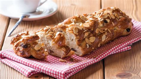 Tradiční Recept Na Kynutou Vánočku Ze 6 Pramenů