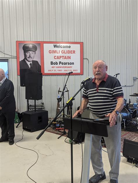 Captain Bob Pearson Speaking At The 40th Anniversary Of The Gimli Glider R Aviation