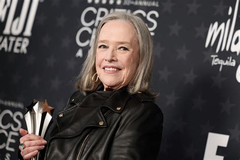 Kathy Bates Μήνυμα στήριξης στην Demi Moore Ποτέ δεν τη θεώρησα