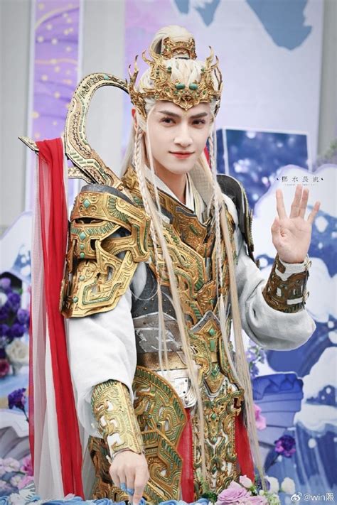 Luo Yun Xi Showcases The Most Extra Of Xianxia Male Lead Period Looks