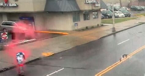 Video Dye Pack Explodes On Newark Bank Robbery Suspect