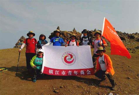 团队合影中国镇江金山网 国家一类新闻网站