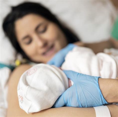 Inisiasi Menyusu Dini Imd Manfaat Dan Tahapannya Yang Benar