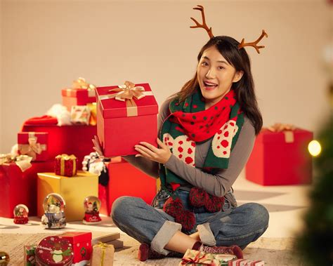 圣诞快乐，2023年，可爱，美女，礼物，5k预览