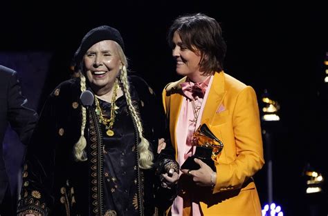 Joni Mitchell To Get Lifetime Achievement Juno Nelly Furtado Joins Hall Of Fame