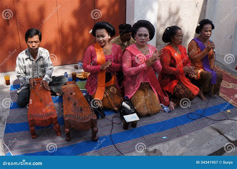 Singer Editorial Photography Image Of Central Song 34341957