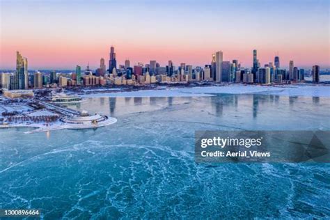 Illinois Famous Landmarks Photos And Premium High Res Pictures Getty