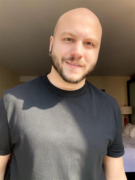 Daydreaming About Teabagging Killers In Between Shoots At Work 🌞