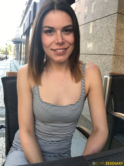 Sexy Babe Veronica Shows Off Her Hot Ass And Takes A Facial After Pov Sex