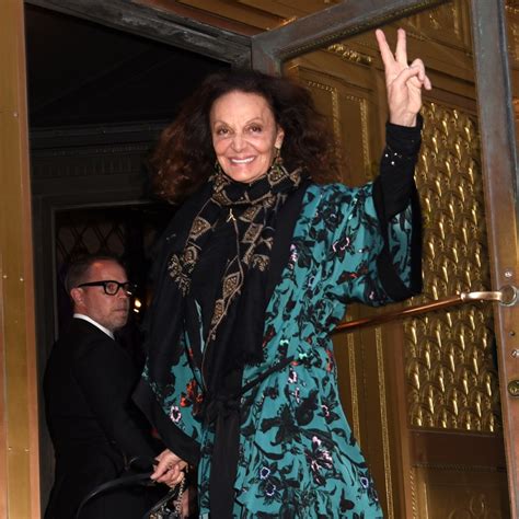 Η Diane Von Furstenberg εξηγεί τη δύναμη ενός μικρού φορέματος Jenny Gr