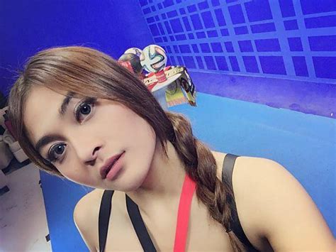 Ternyata Ini Yang Bikin Cowok Cowok Deg Degan Kalo Liat Presenter