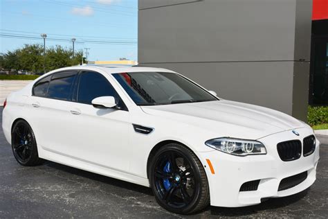 White Bmw M5 2015