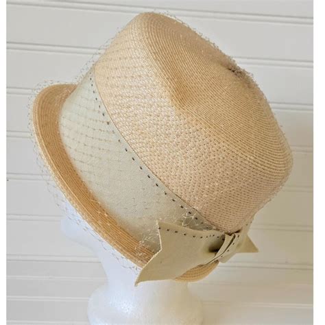 Vintage Womens Straw Hat Bow Netting Cloche Medium 1940s Fashion Mid