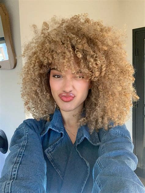 Blonde Afro Girl Blonde 3c Curly Hairstyle Blonde Curls In 2025