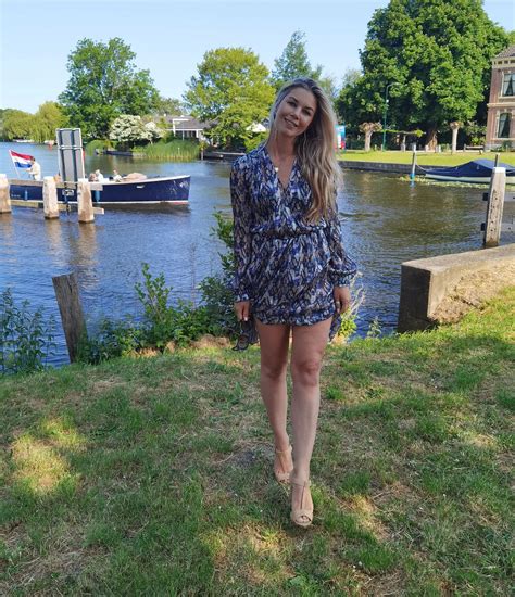 Foto Anouk Hoogendijk Deelt Verleidelijke Lingeriefoto Op Instagram