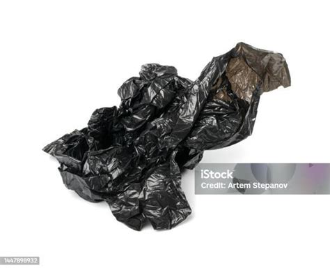구겨진 쓰레기 봉투가 격리되었습니다 주름진 쓰레기 패키지 사용한 비닐 쓰레기통 검은 폴리에틸렌 폐기물 용기 0명에 대한 스톡 사진 및 기타 이미지 Istock