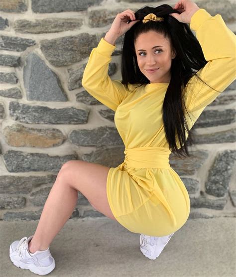Yellow R Sexylizzywurst