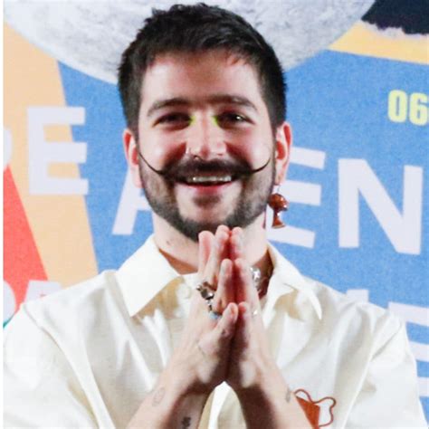 Camilo Y Evaluna Ponen El Arbolito De Navidad Junto A Sus Hijas Índigo