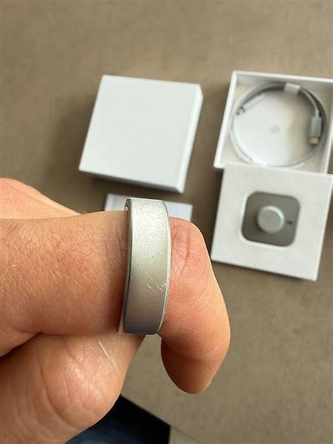 Oura Ring 4 Grösse 14 In Brushed Silver Gebraucht In Unterägeri Für