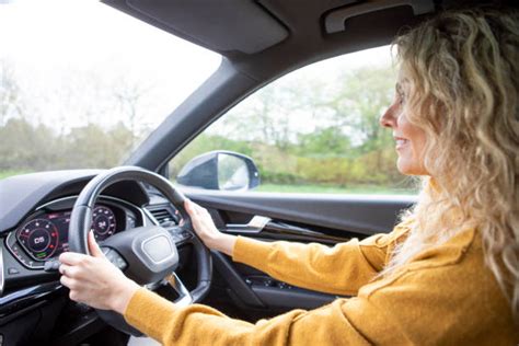 24000 Car Driving Uk Fotos De Stock Imagens E Fotos Royalty Free Istock