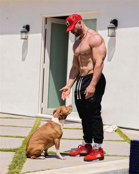 Who Is Bradley Martyn Favikon
