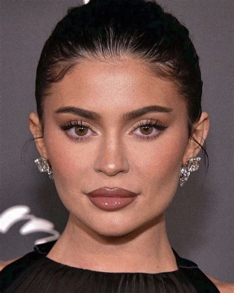 Pin By Mahroz🍵 On Makeup Glamour Makeup Kylie Jenner Makeup Look