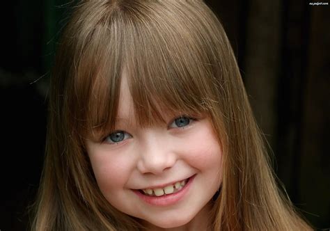 Grzywka Piosenkarka Connie Talbot Uśmiech Na Pulpit