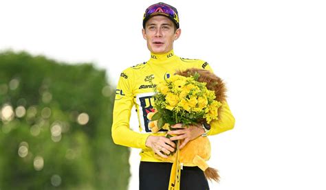 Frau Von Tour Sieger Vingegaard Poltert Gegen Doping Verdächtigungen Mopo