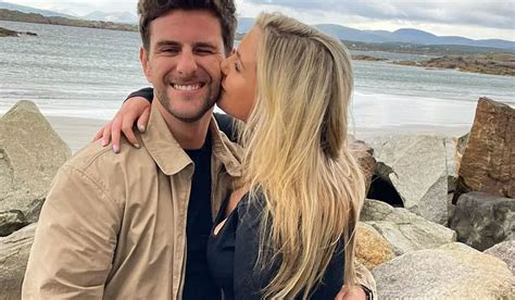 Eric Roberts Finds Fake Tinder Account Using His Photos